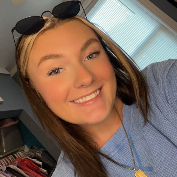 Jess' Closet (@jessie_lynn__) | Poshmark